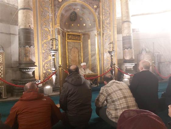 Beylikdüzü İlçe Müftüsü Kadir Koçak bu akşam teravih namazı öncesi ...