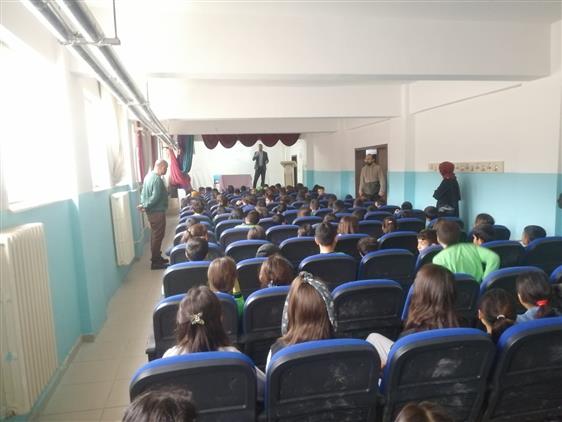 HÜRRİYET ORTA OKULU'NDA REGAİP KANDİLİ PROGRAMI DÜZENLENDİ